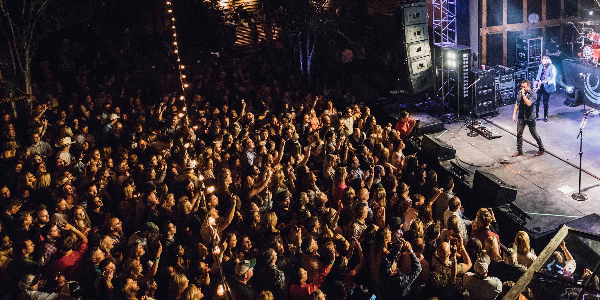 Experience Live Music at The Rustic | Live Music Restaurant & Bar